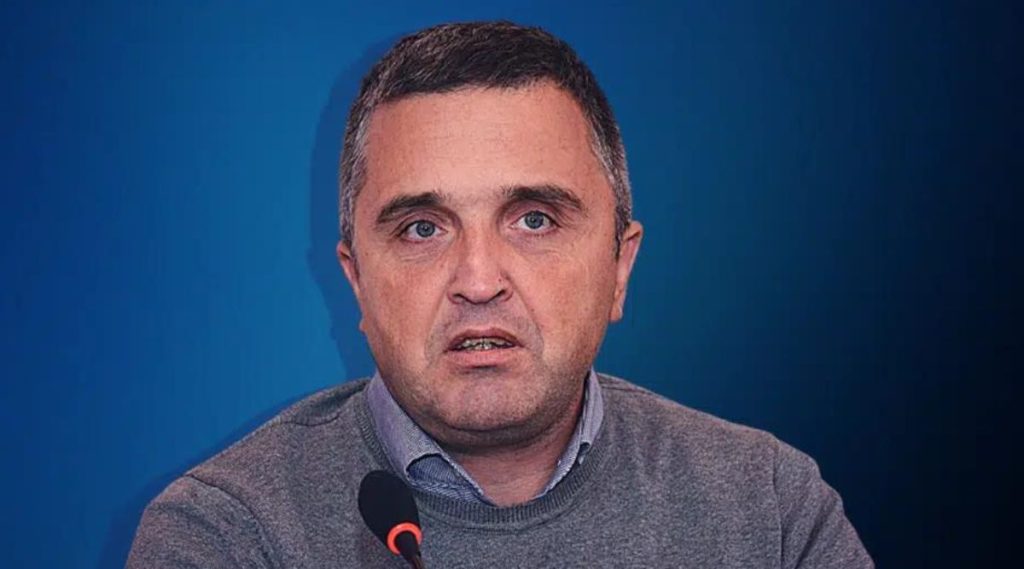 Dragan J. Vučićević - Biografija Online